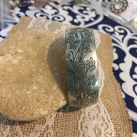 Narcissus | Jewelry | Vintage Pewter Bangle | Poshmark